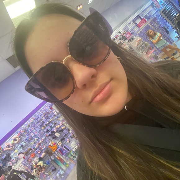 Sophie's Closet (@sophie_key) | Poshmark